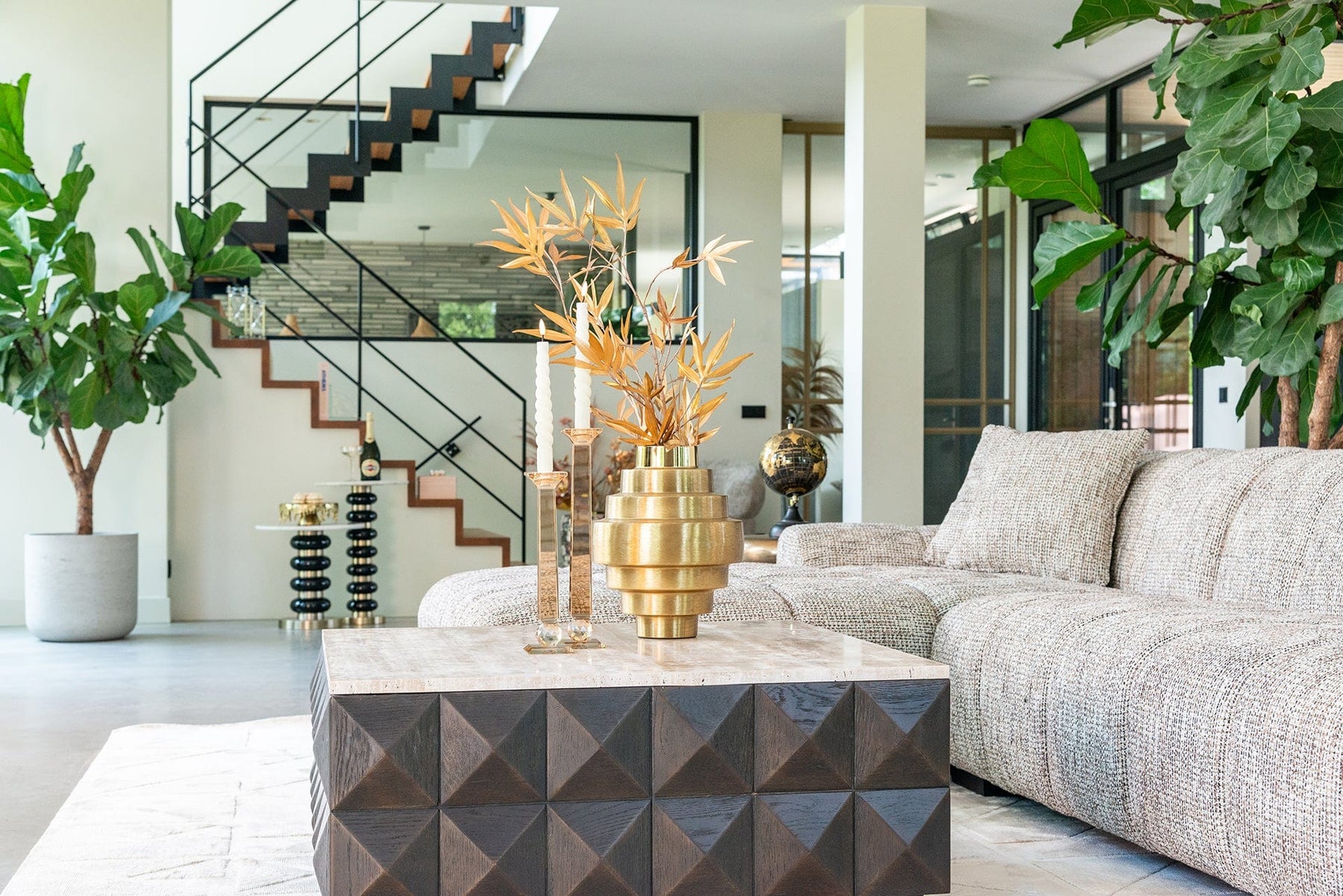 Open media 0 in modal